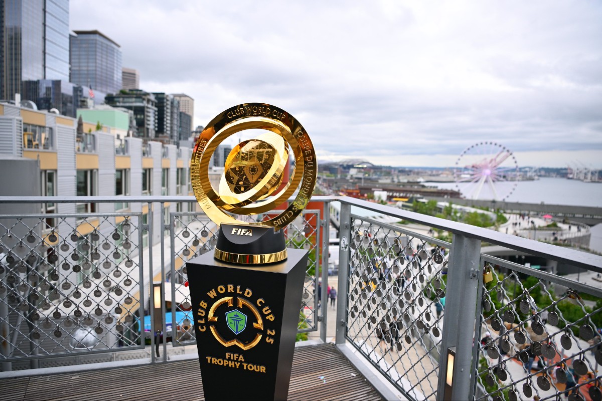 fifa-club-world-cup-trophy-in-seattle-3 - junglecity.com